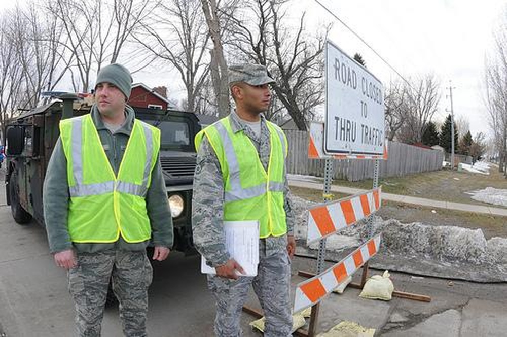 DVIDS - News - Guardsmen Begin Flood Duty in Fargo