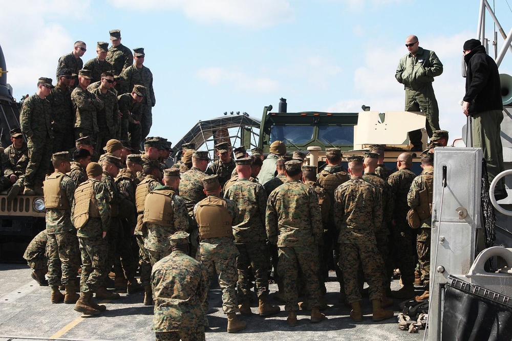 DVIDS - Images - 22nd MEU Marines load vehicles aboard landing craft ...