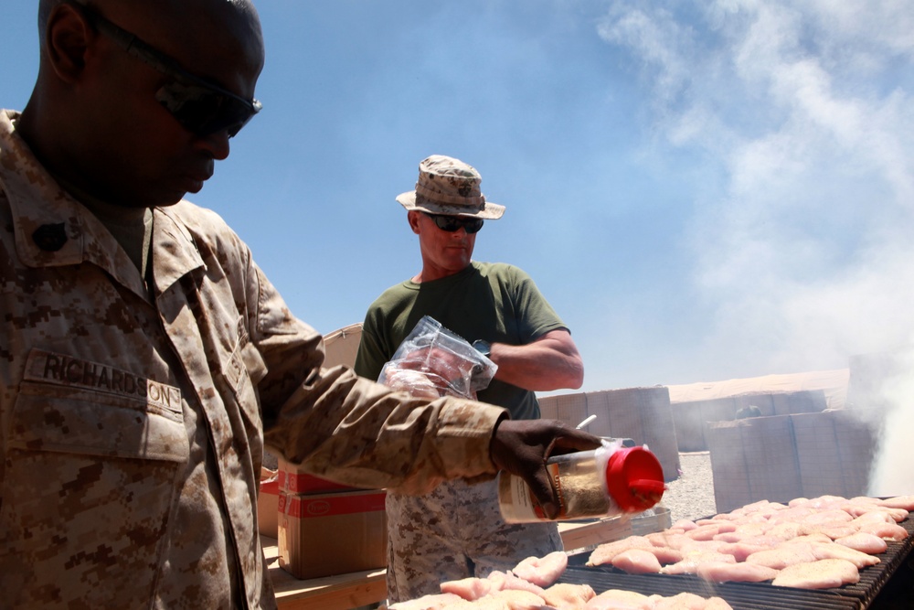 DVIDS - News - MLG and MAW food service join forces to feed 450 troops