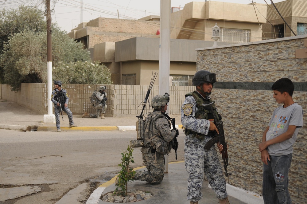 DVIDS - Images - ‘First Lightning’ Battalion artillerymen patrol with ...