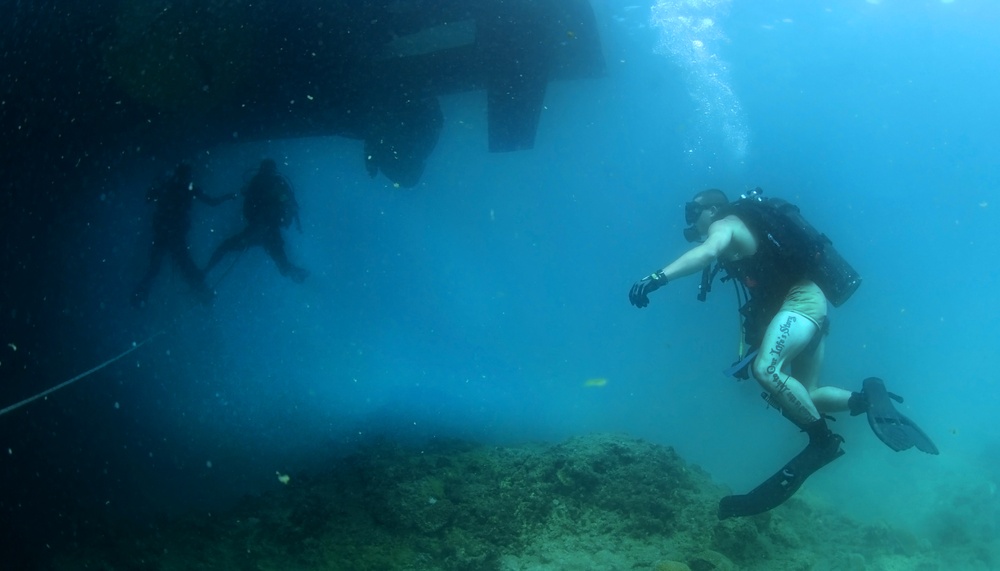 DVIDS - Images - Conducting diving operations in Barbados [Image 3 of 5]