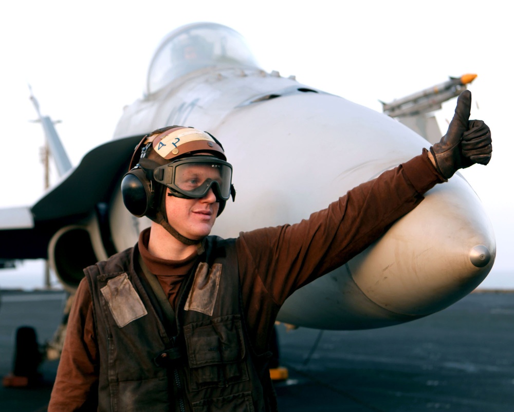 DVIDS - News - TAD Marine energizes powerline