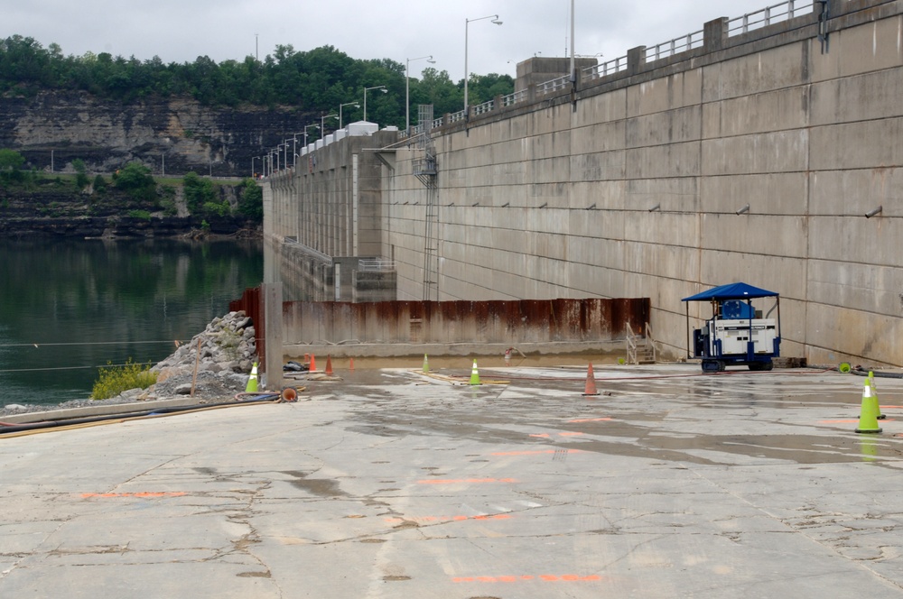 DVIDS - Images - Wolf Creek Dam noisy work quietly moves forward [Image ...