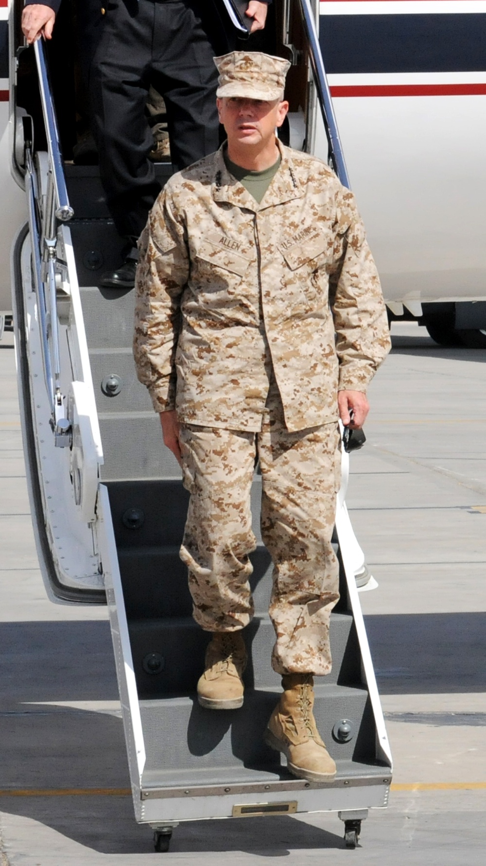 DVIDS - Images - ISAF commander Gen. Allen arrives at Kandahar Airfield