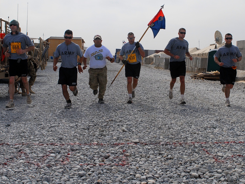 DVIDS - News - 116th soldiers support each other in Army 10-Miler ...