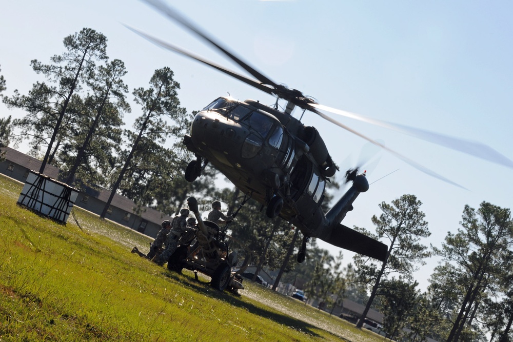 DVIDS - Images - ‘Vanguards’ conduct sling load training [Image 5 of 5]
