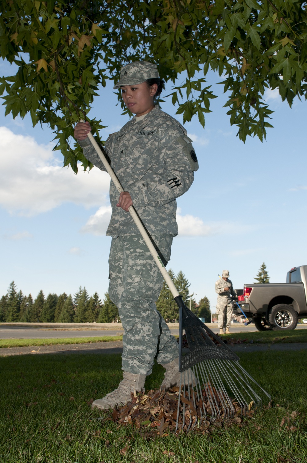 DVIDS - News - Soldiers beautify area, show their pride during fall cleanup
