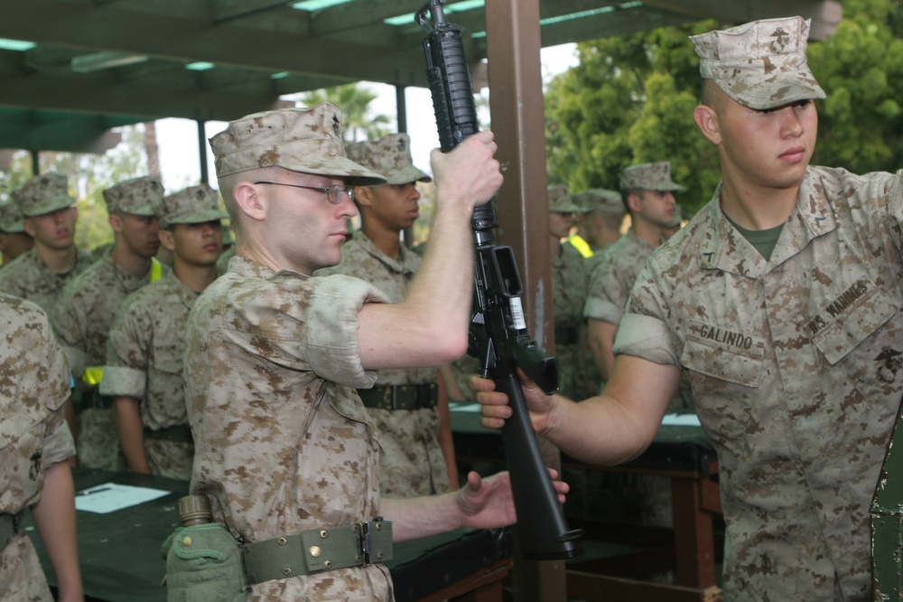DVIDS - Images - Kilo Company recruits receive M16A4 [Image 6 of 8]