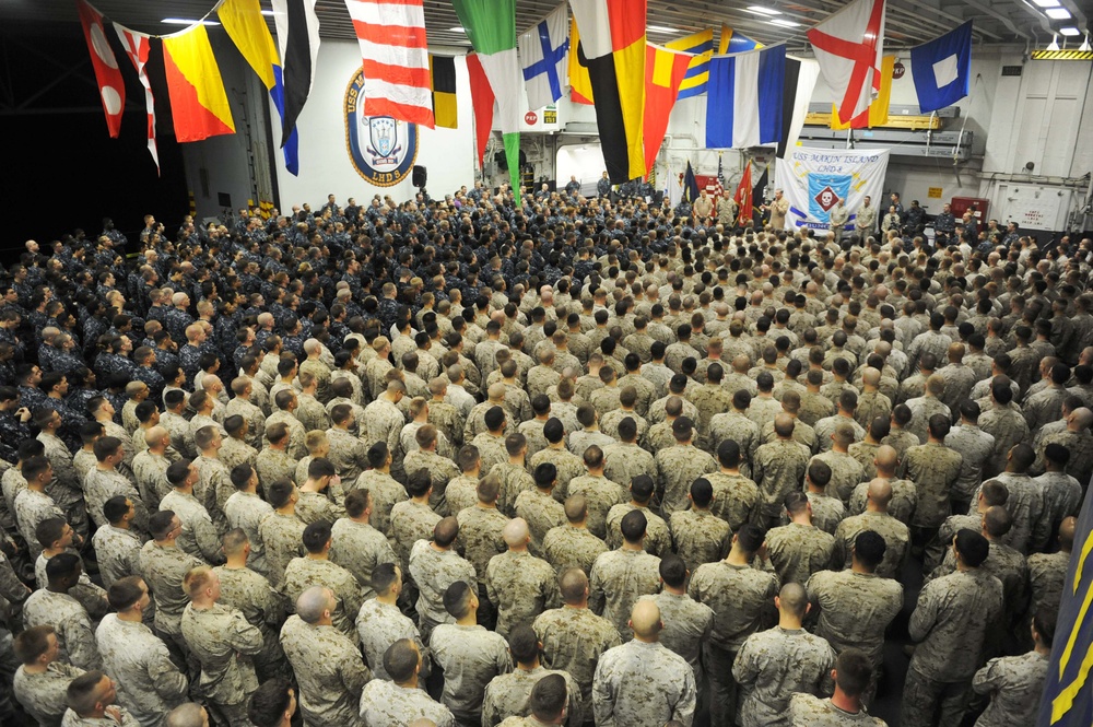 DVIDS - Images - Vice Adm. Mark Fox aboard USS Makin Island [Image 1 of 2]