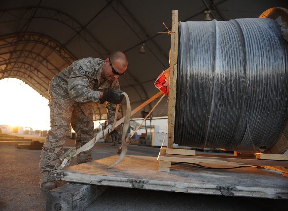 DVIDS - News - Teamwork critical to air transportation mission