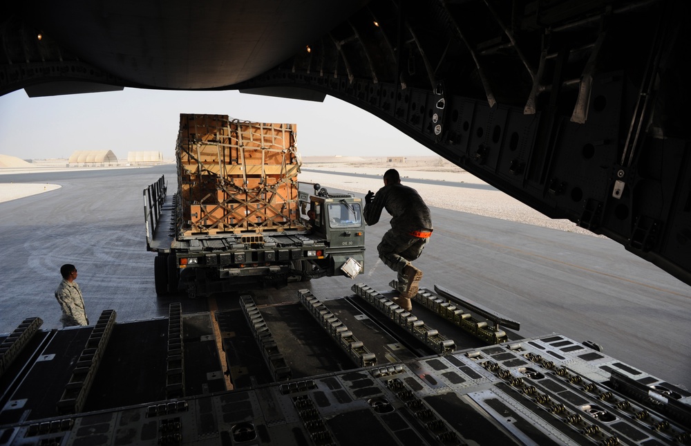 DVIDS - News - Teamwork critical to air transportation mission