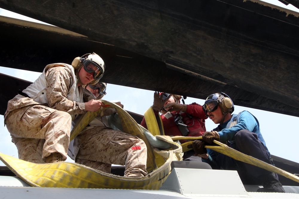 DVIDS - Images - Combat Logistics Battalion 11 operates at sea