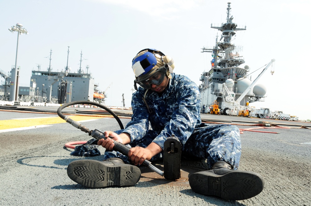 DVIDS - Images - Conducting Afloat Training Group 1.4 basic phase ...