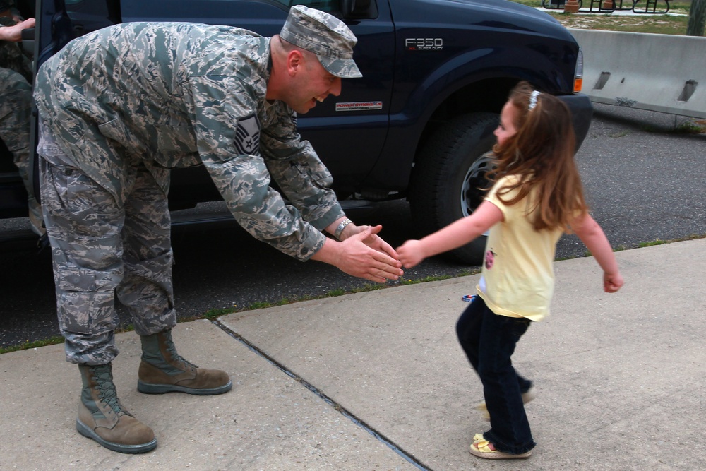 DVIDS - Images - Airmen return home [Image 1 of 7]