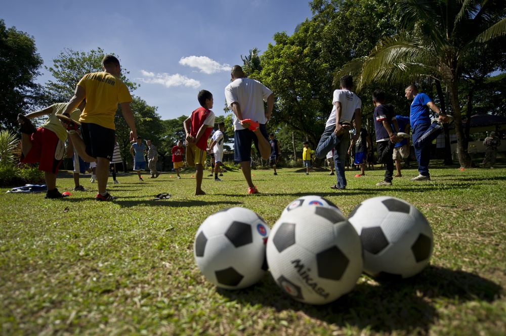 DVIDS - Images - US service members join with Philippine National ...