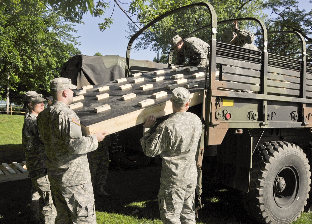 DVIDS - Images - Setting up the spider wall [Image 2 of 4]