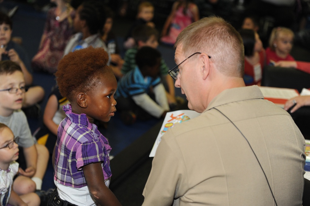 DVIDS - Images - Reading is Fundamental event in Norfolk [Image 2 of 2]