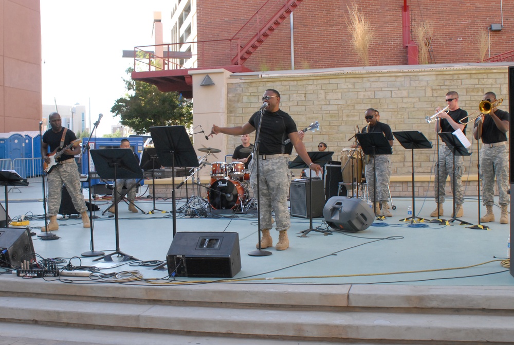 DVIDS - News - 1st AD Band performs at Alfresco Fridays