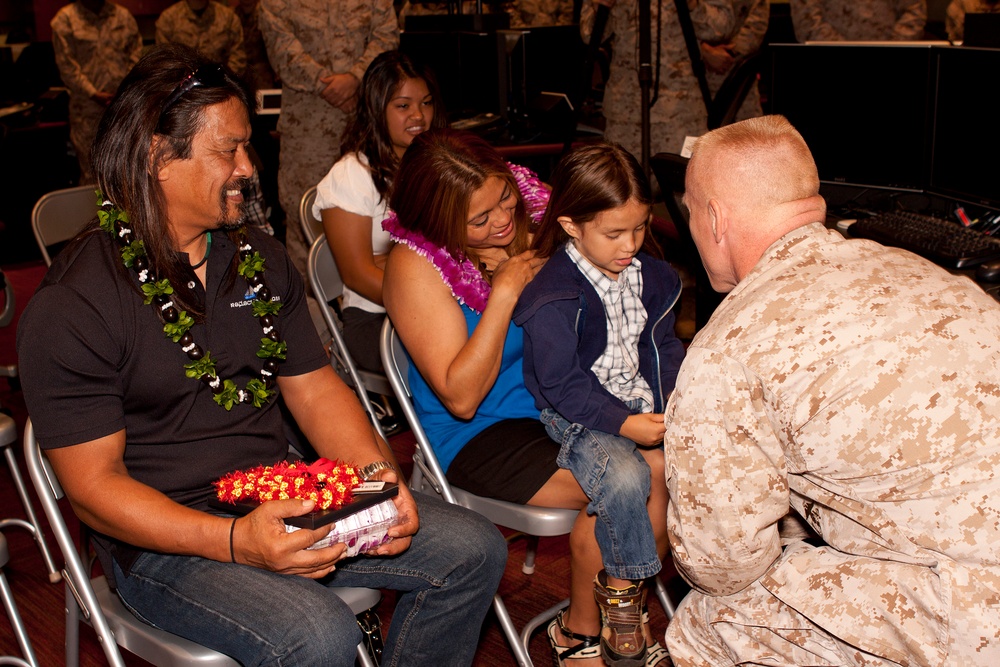DVIDS - Images - Sgt. Augustin Delgado receives the Navy Commendation ...