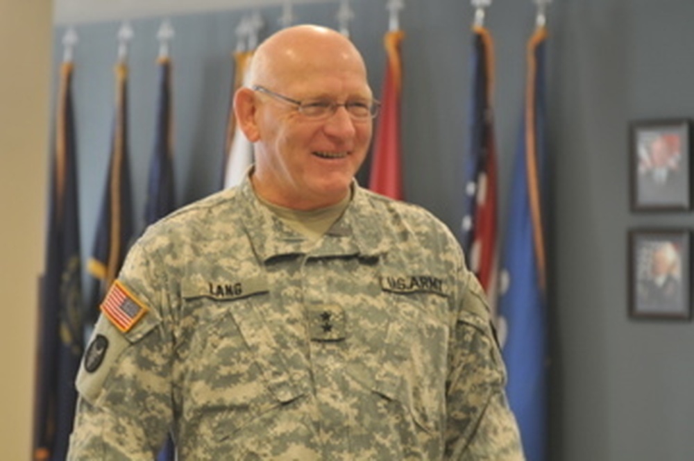 DVIDS - Images - Commanding General of Army Materiel Command visits ...