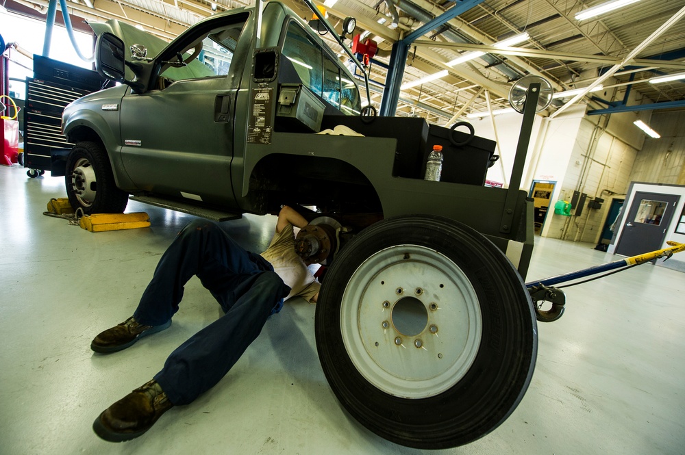 DVIDS - Images - Vehicle maintenance [Image 4 of 7]