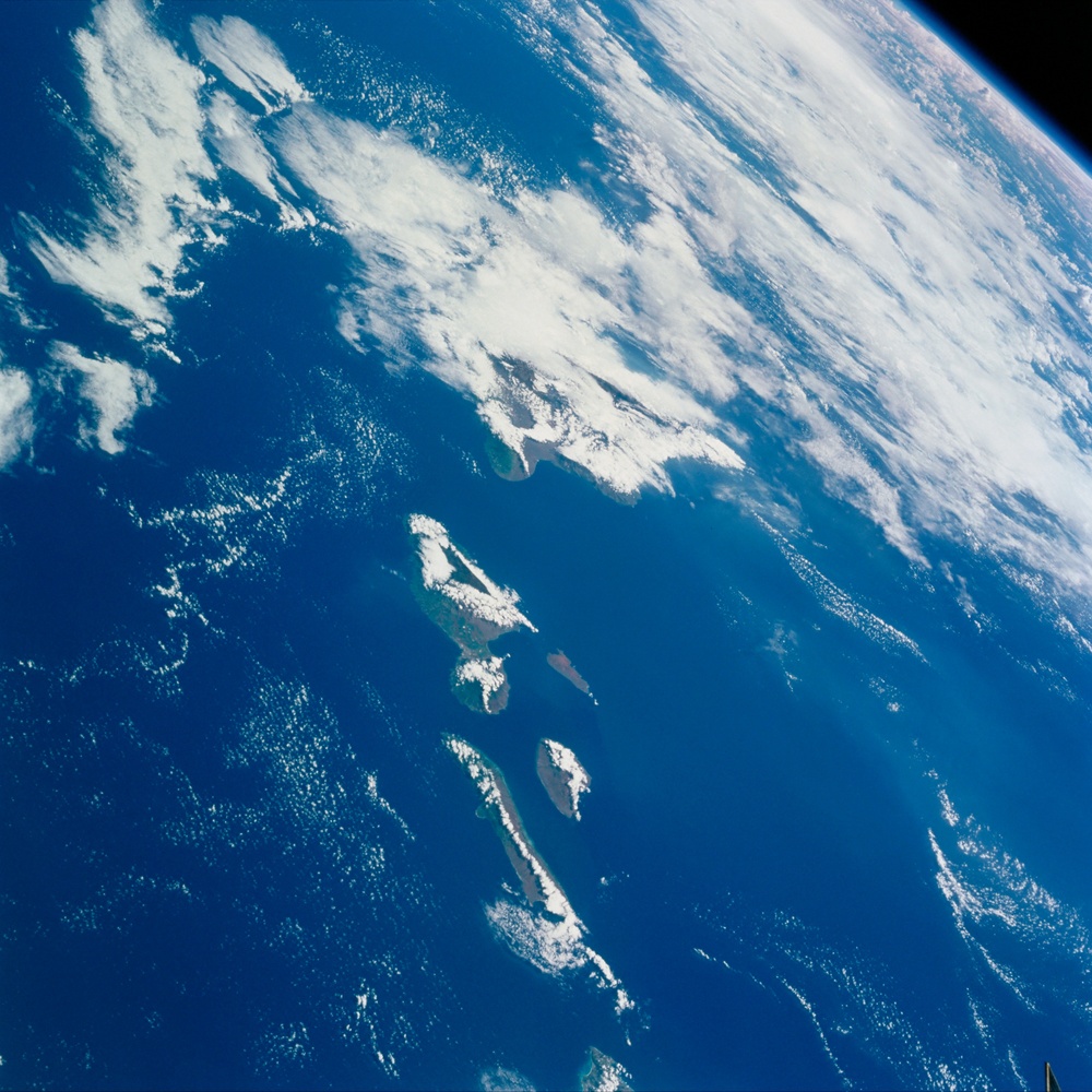 DVIDS - Images - The Hawaiian Island chain taken from Atlantis during STS-106