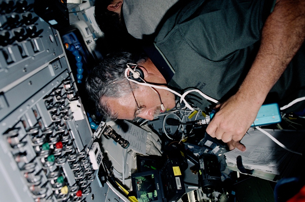 DVIDS - Images - MS Phillips works on the flight deck of Endeavour ...
