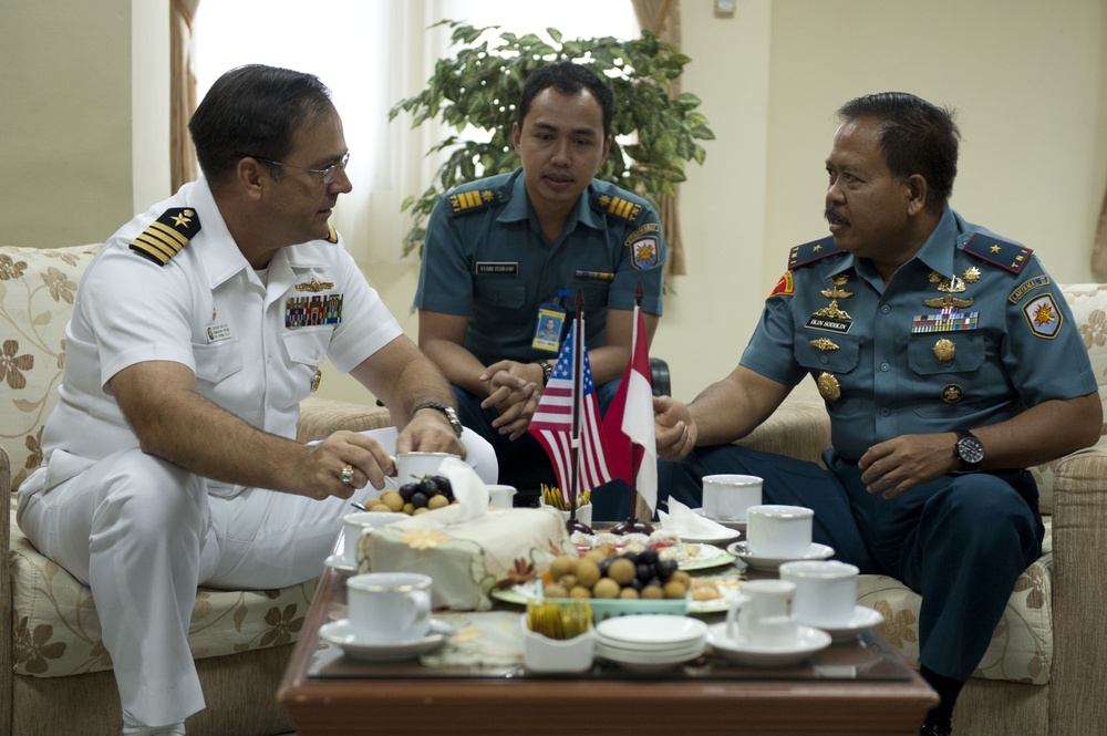 DVIDS - Images - Office visit [Image 1 of 6]