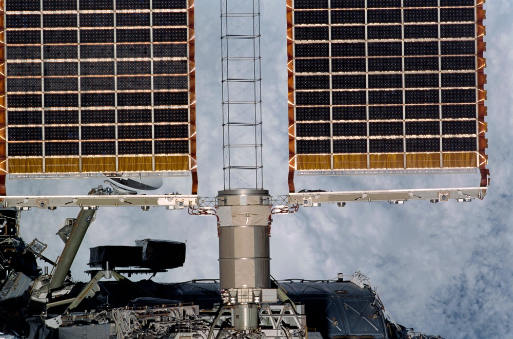 DVIDS - Images - Exterior view of ISS during flyaround by STS-105 ...