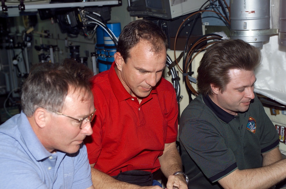DVIDS - Images - Ross, Bloomfield and Onufrienko eat in Zvezda during STS-110's visit to the ISS