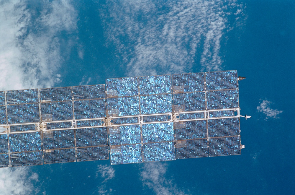 DVIDS - Images - Exterior view of ISS during flyaround by STS-105 ...