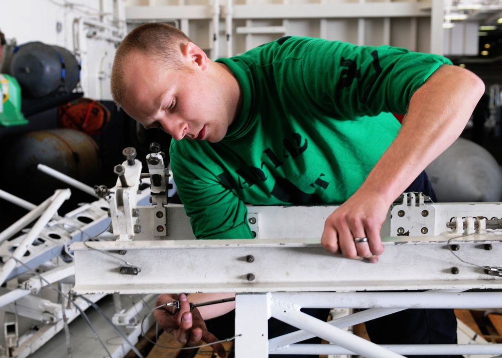 DVIDS - Images - USS Nimitz crew member works in hangar [Image 2 of 4]
