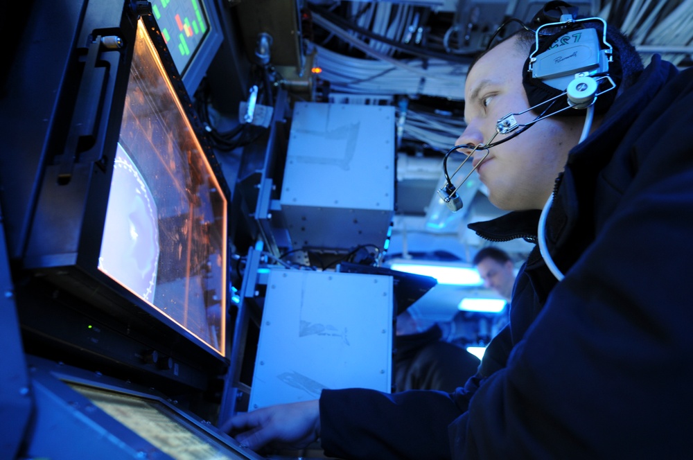 DVIDS - Images - USS Nimitz sailor monitors radar [Image 3 of 4]