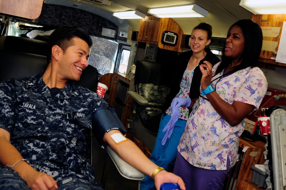 DVIDS - Images - San Diego Blood Bank enlists help of US Navy [Image 1 ...