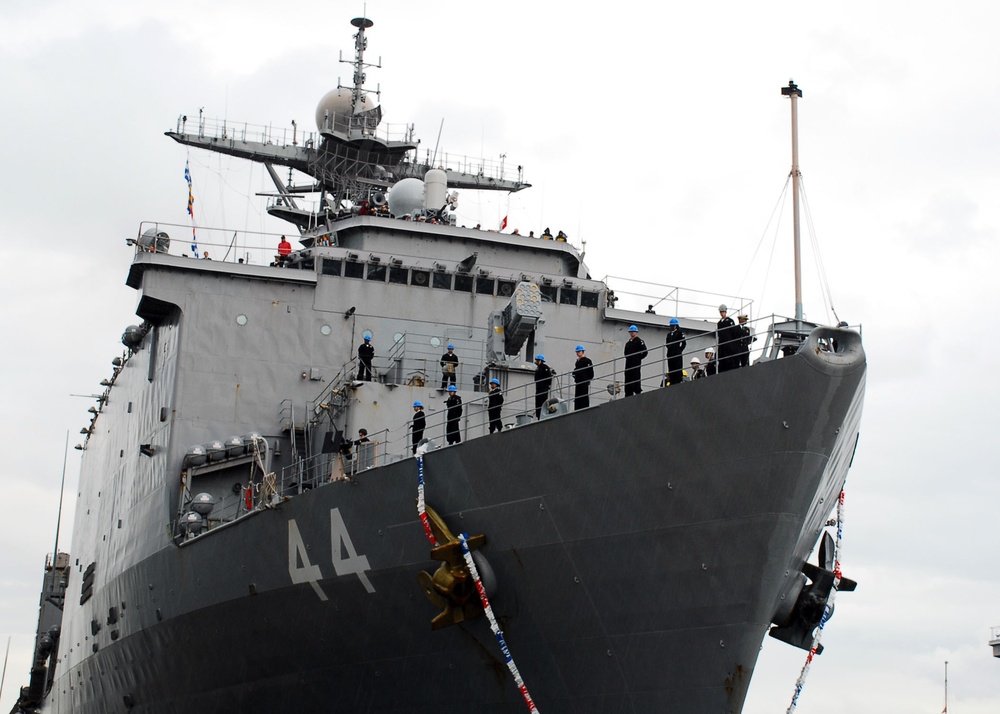 DVIDS - Images - USS Gunston Hall returns to Joint Expeditionary Base ...