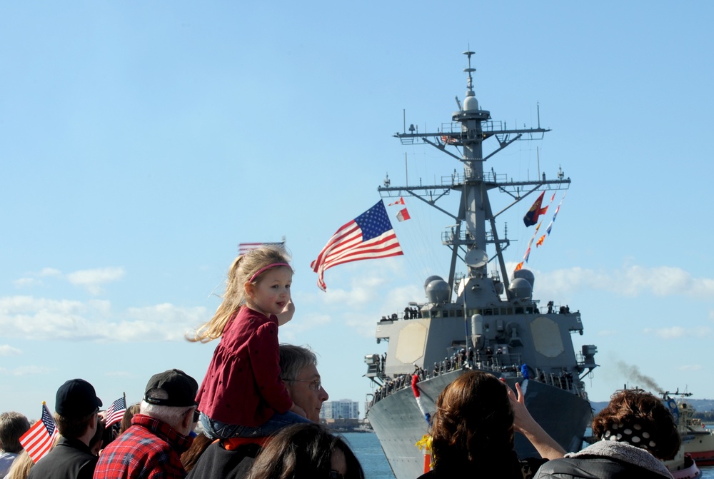 DVIDS - Images - USS Benfold returns to its homeport [Image 3 of 7]