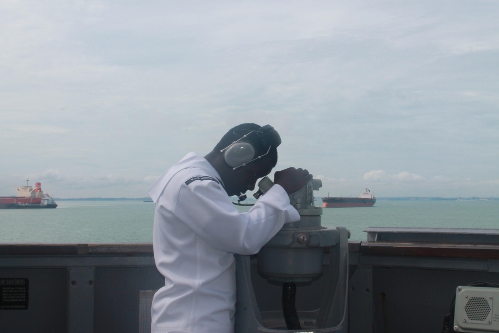 DVIDS - Images - USS Higgins arrives at Singapore