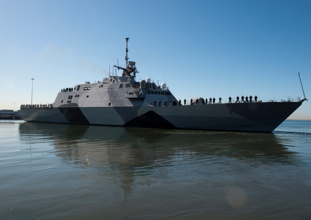 DVIDS - Images - USS Freedom [Image 4 of 4]