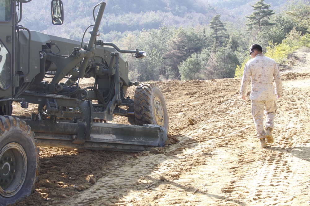 DVIDS - News - MWSS-171 heavy equipment Marines refine skills during ...