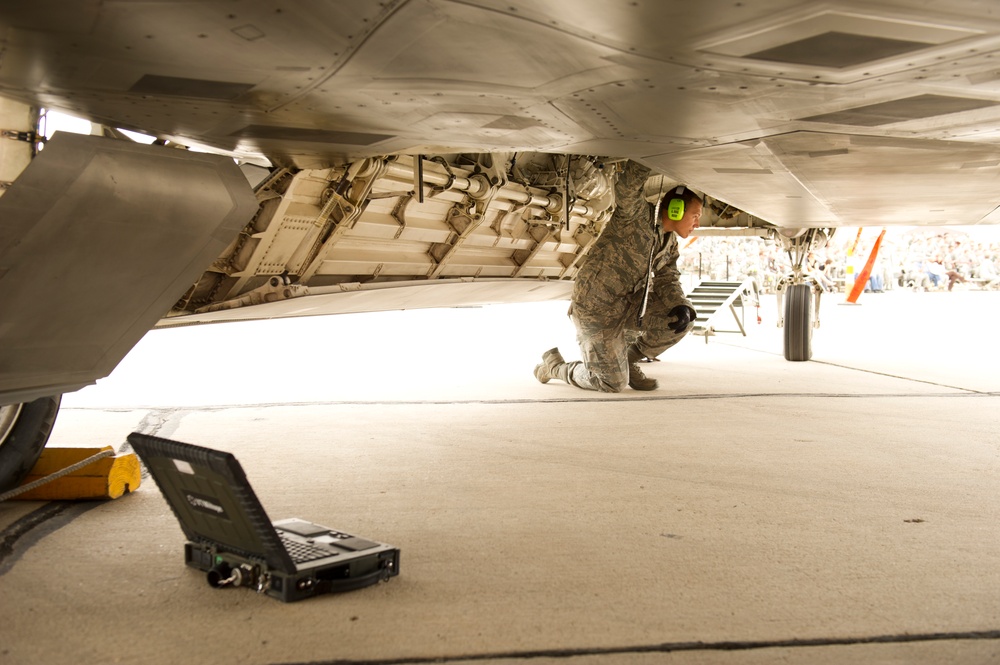 DVIDS - Images - Quarterly load-crew competition [Image 9 of 10]