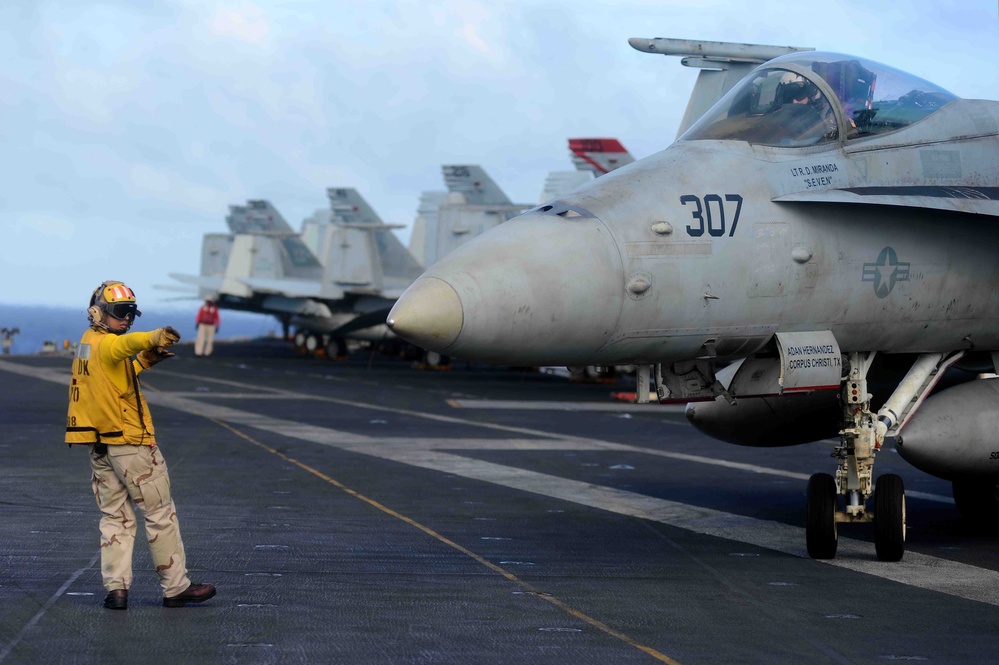 DVIDS - Images - Directing an aircraft [Image 3 of 12]