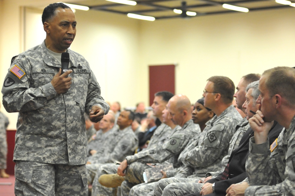 DVIDS - News - AMC commanding general visits ‘First in Support’ command
