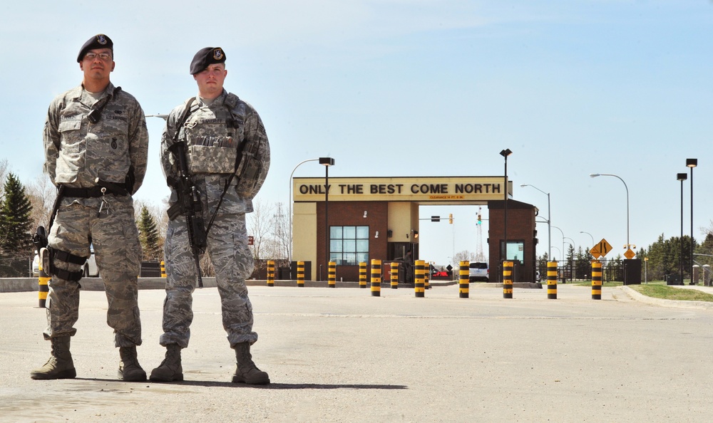 DVIDS - Images - Defenders enforce base entry requirements [Image 8 of 10]