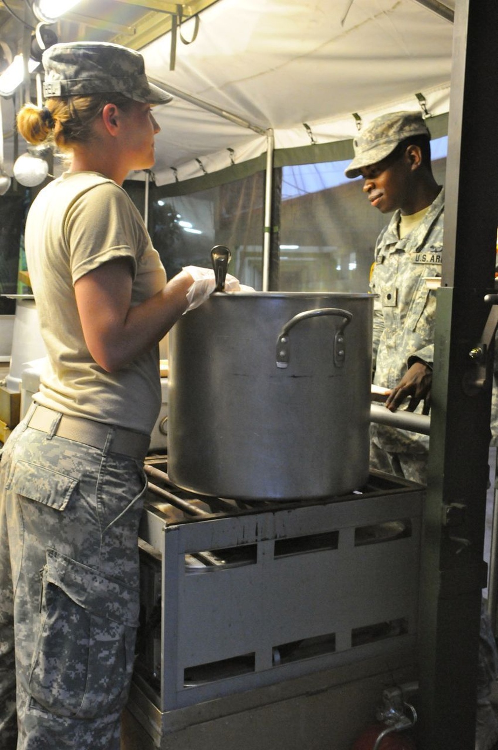 DVIDS - News - Face of Defense: Soldiers Cook Up Smiles in El Salvador