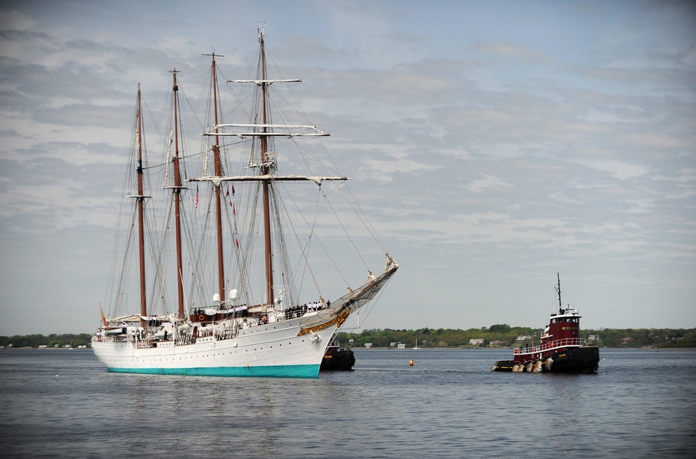 DVIDS - Images - Port visit [Image 4 of 8]