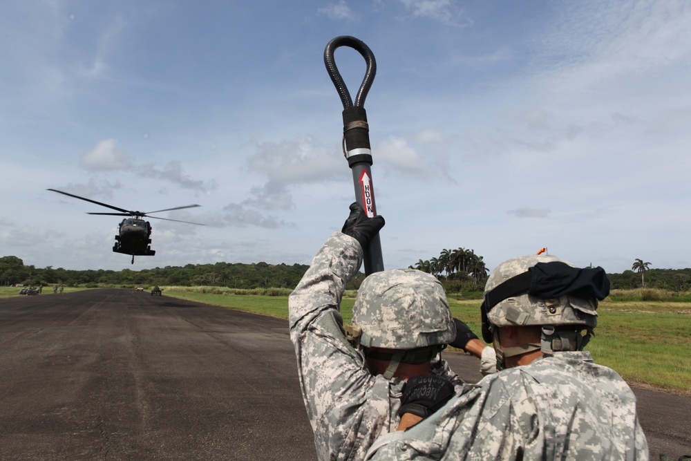 DVIDS - Images - Beyond the Horizon - sling load training [Image 20 of 38]
