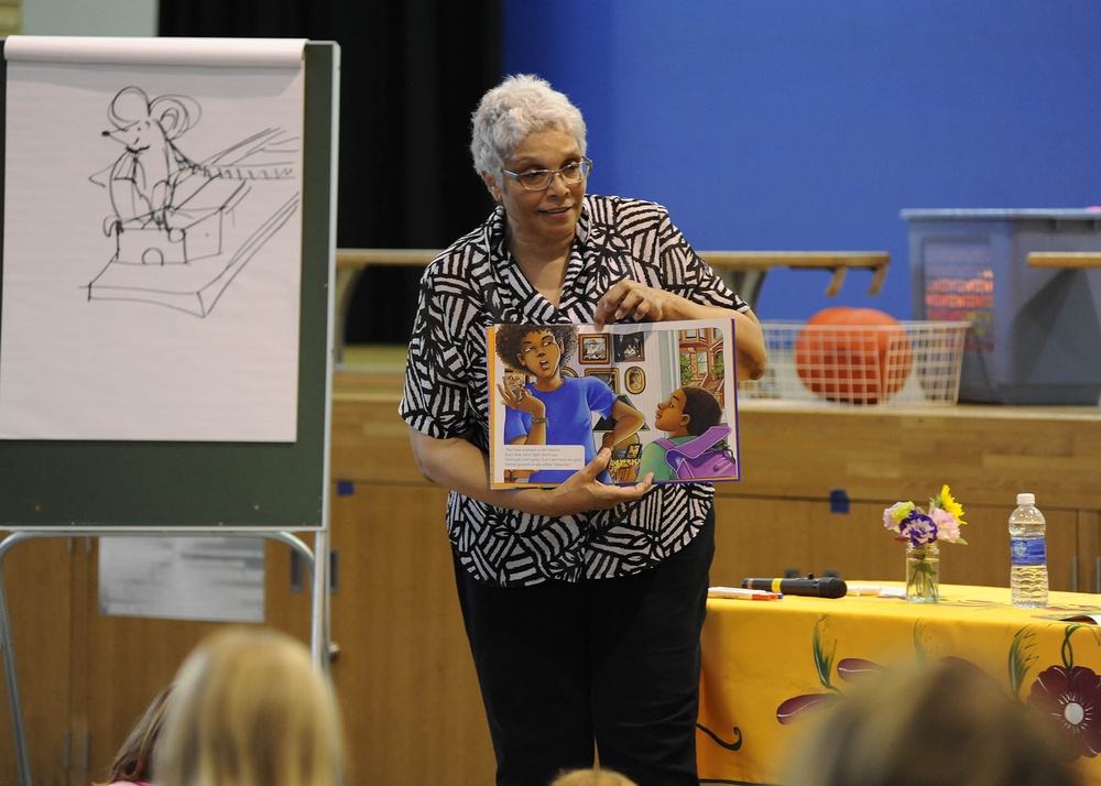 DVIDS - News - Author and illustrator Pat Cummings visits FLEACT Yokosuka