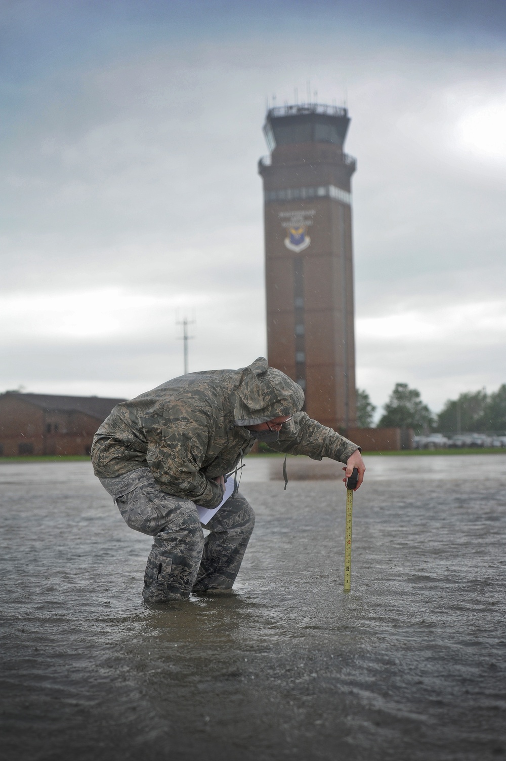 DVIDS - Images - Facilitating safety during rainstorms [Image 2 of 10]
