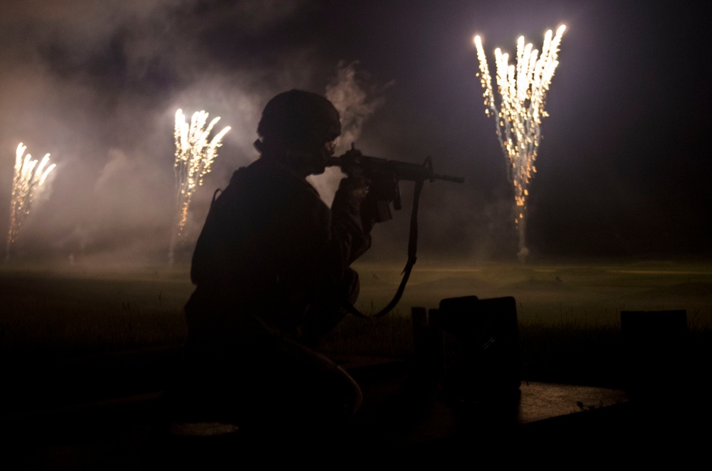 DVIDS - Images - Best warriors fire under the 'fog of war' [Image 4 of 7]