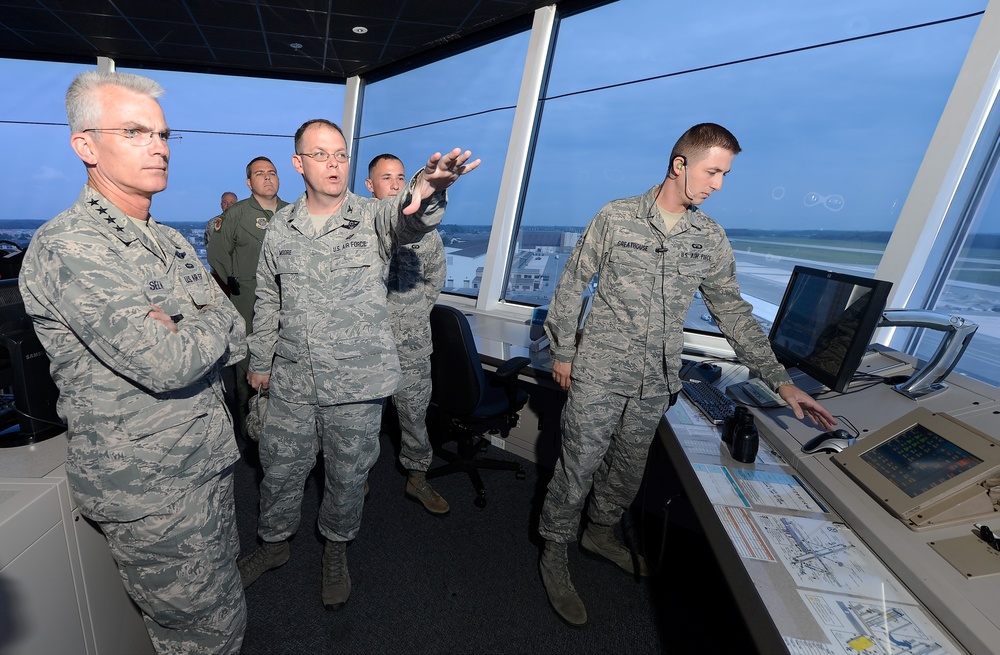 DVIDS - Images - Gen Selva meets with Dover's enlisted leaders [Image 9 ...